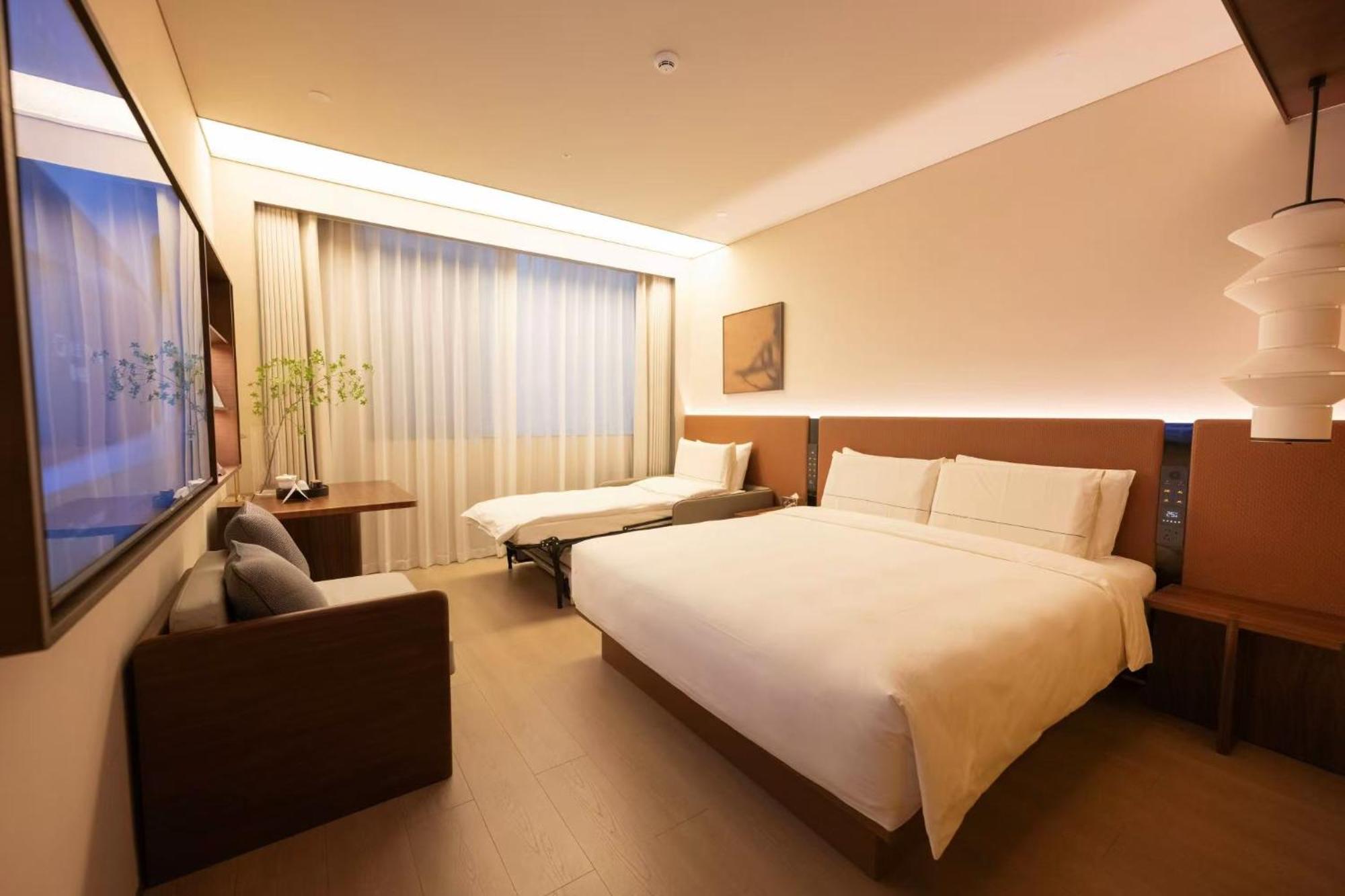 SAVHE HOTEL ON THE BUND NANJING ROAD PEDESTRIAN STREET | SHANGHAI ...