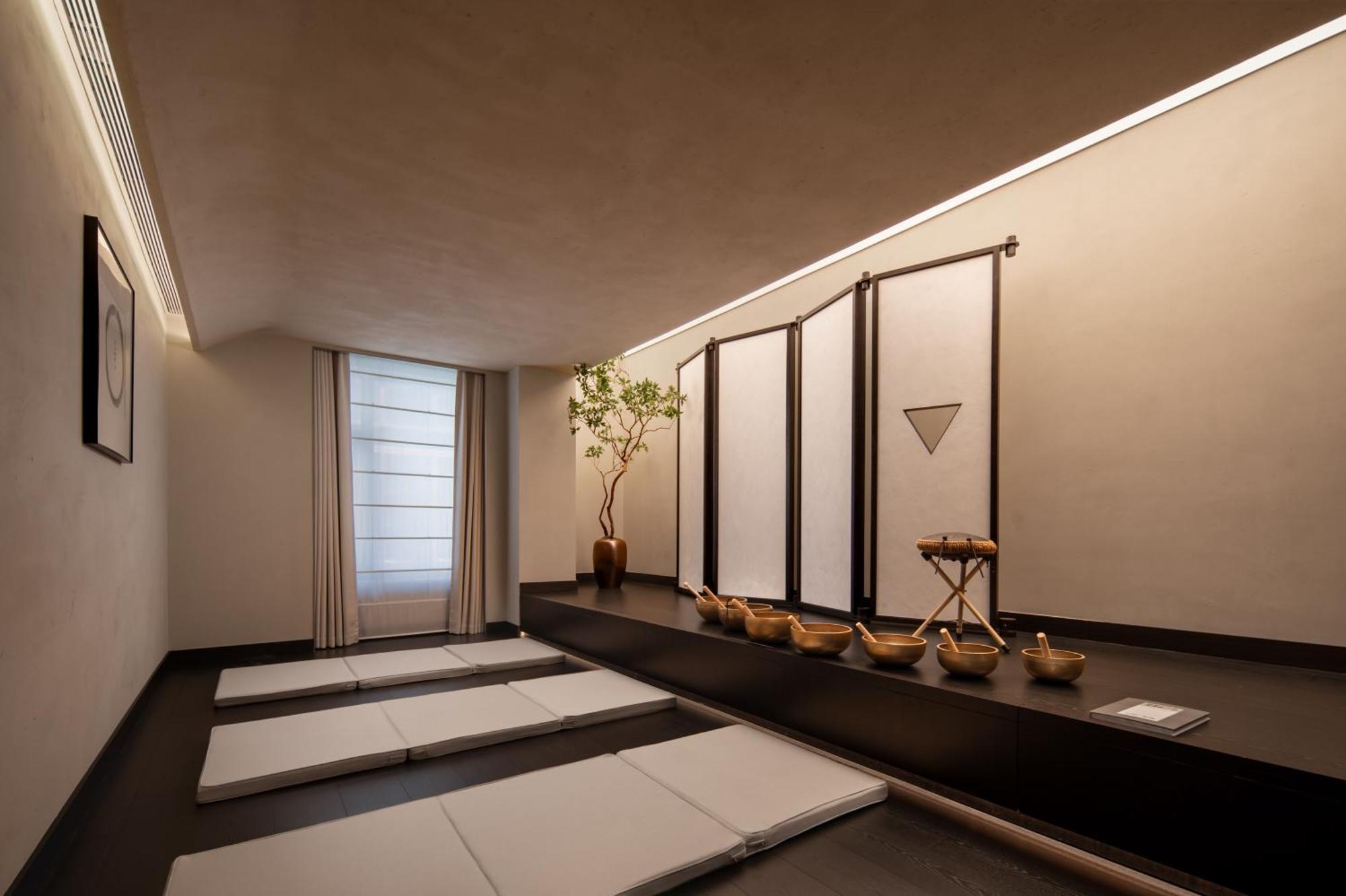 SAVHE ATOUR HOTEL ON THE BUND NANJING ROAD PEDESTRIAN STREET -FREE NIGHT SNACKS AND AFTERNOON TEA