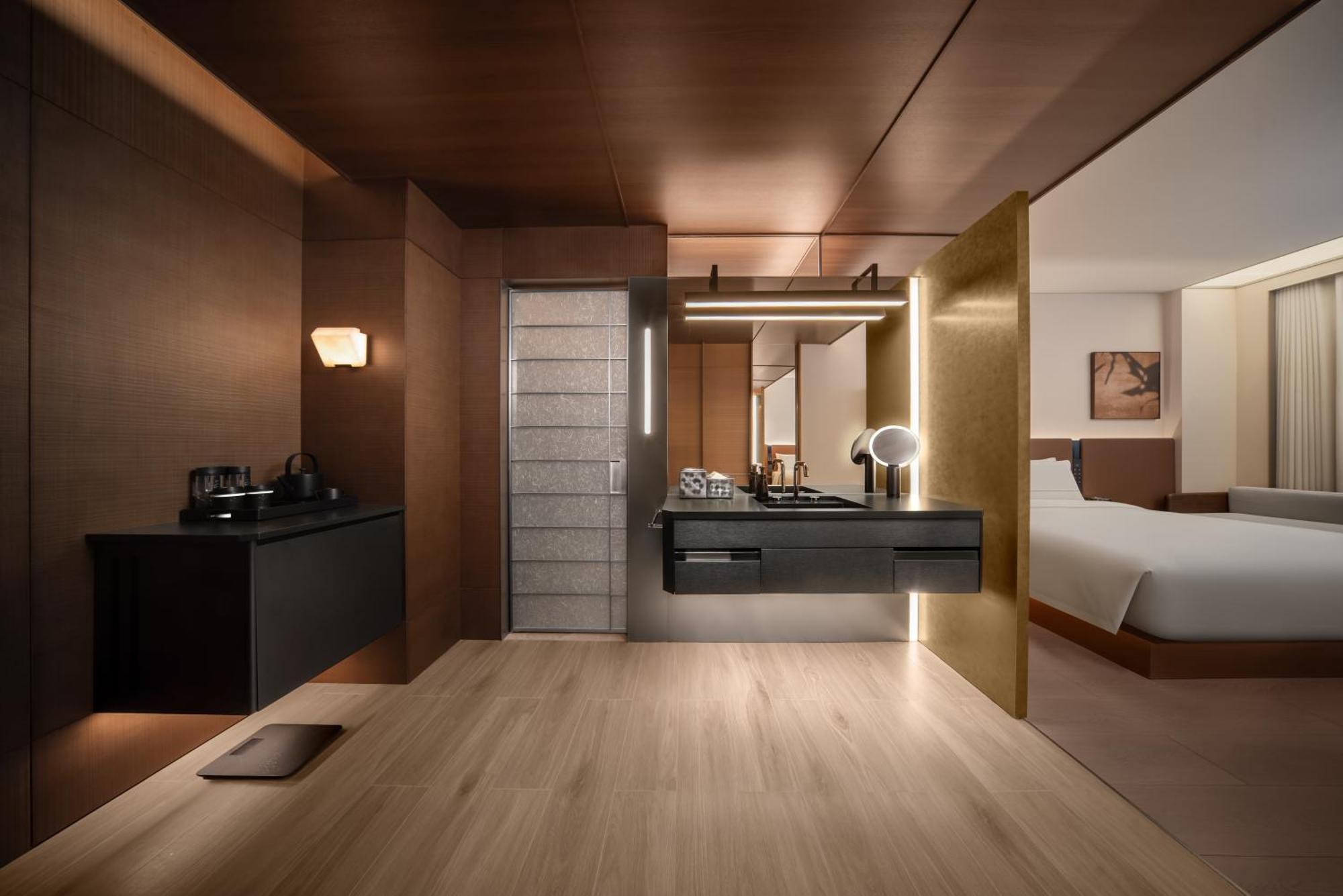 SAVHE ATOUR HOTEL ON THE BUND NANJING ROAD PEDESTRIAN STREET -FREE NIGHT SNACKS AND AFTERNOON TEA